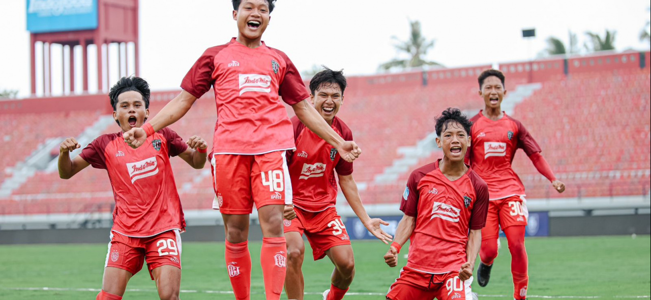 TERTINGGAL LEBIH DULU MELALUI GOL CEPAT, BALI UNITED U18 SUKSES MENANG ATAS PERSEBAYA U18 ...