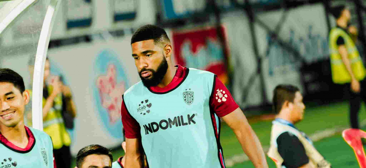 JEFFERSON ASSIS TERPESONA DENGAN ATMOSFER SUPORTER BALI UNITED HINGGA ...