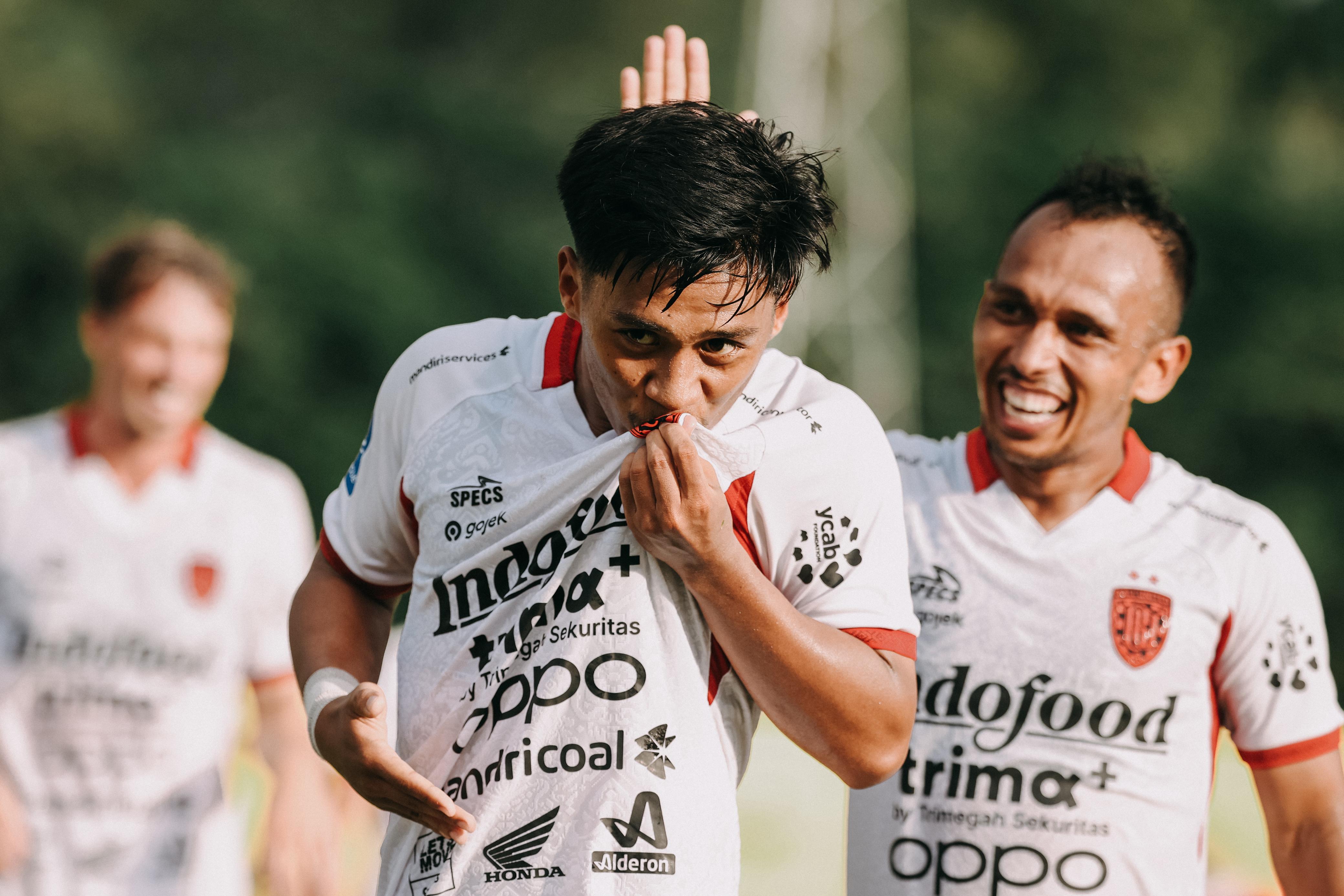 CETAK GOL PERDANA BERSAMA BALI UNITED, REYNER BARUSU UCAPKAN KALIMAT ...